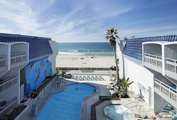 Home Away From Home! Onsite Pool, Parking! Near San Diego Airport! - San Diego