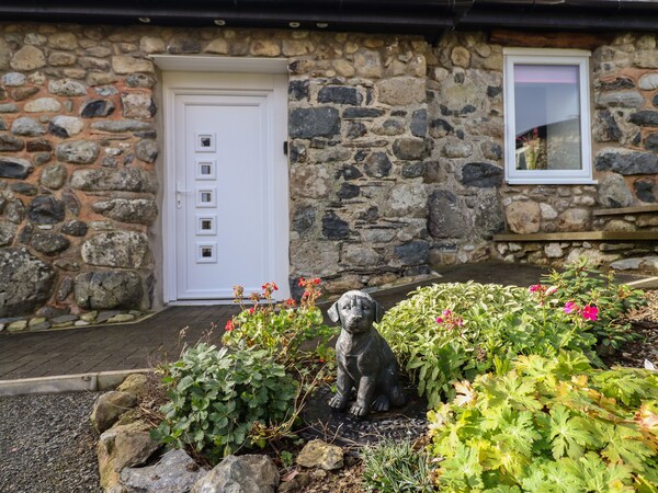 Bryn Eglwys Barn, Pet Friendly, Character Holiday Cottage In Tywyn - Tywyn