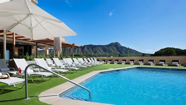 Bask In Modern Style Comfort! Ocean View, Pet-friendly Property W/ Outdoor Pool - Honolulu