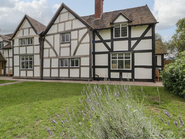 Lavender Cottage, Pet Friendly, Luxury Holiday Cottage In Malvern - Malvern