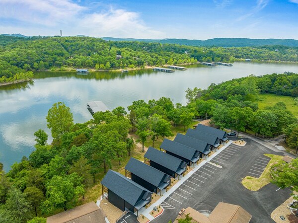 Lakefront 2br Duplex Cabin W/pool + Boat Dock - Missouri