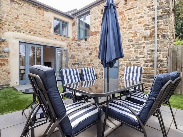 Carines Barns - Pen, Pet Friendly, With Hot Tub In Cubert - Holywell