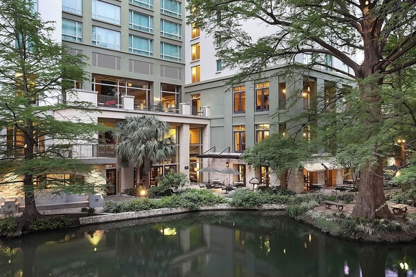 Home-like Accommodations! 3 Convenient Units, Dogs Allowed, Outdoor Pool - Alamo Heights, TX