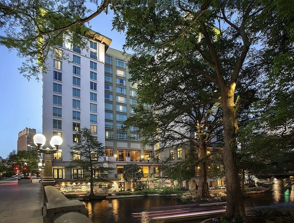 Your Downtown San Antonio Getaway! City View, Outdoor Pool, Dog-friendly - Alamo Heights, TX