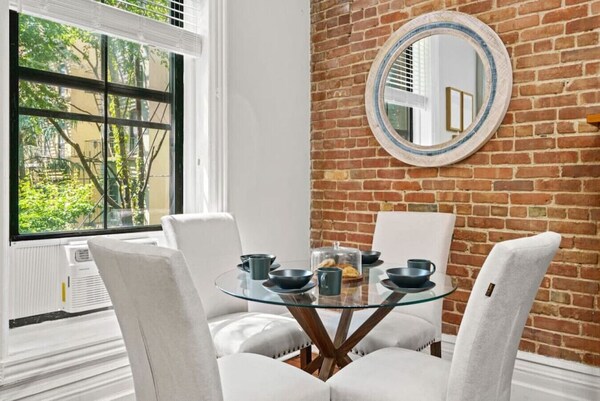 Brownstone Near Subway & Columbia Uni - Whitestone - Queens NY
