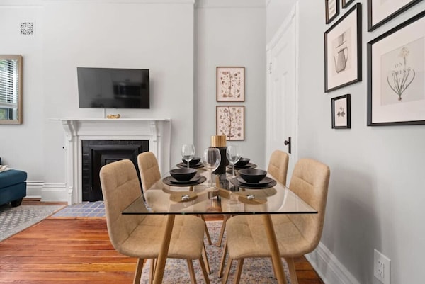 Historic 3-bed Brownstone, Near Trains - Manhattan, NY