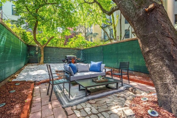 Newly Renovated 2br W Rare Private Backyard & Bbq - Upper West Side - Manhattan