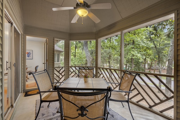 5558 Turtle Cove: Stylish Romantic Getaway, $150 Beach Gear/bike Credit - Kiawah Island, SC