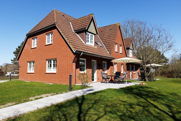 Urlaub Mit Hund / Obergeschosswohnung Mit Terrasse Für 2 Personen - Amrum