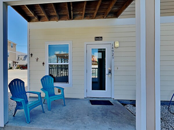 Trestles | Pet-friendly + Pool Views & Easy Walk To The Beach! - Corpus Christi, TX