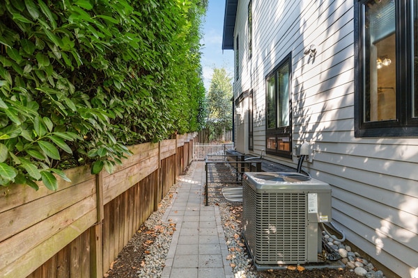 Perch - The Fern Suite: Brand New Spacious 1br Retreat With Two Beds - Issaquah, WA