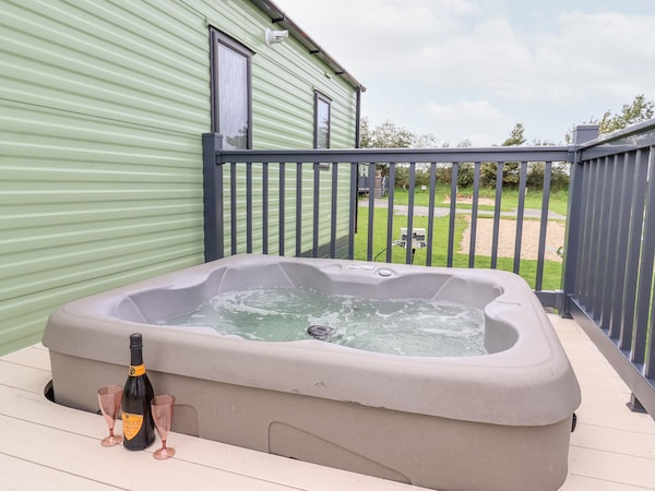 Silverdale View, Pet Friendly, With Hot Tub In Sherburn - Yorkshire
