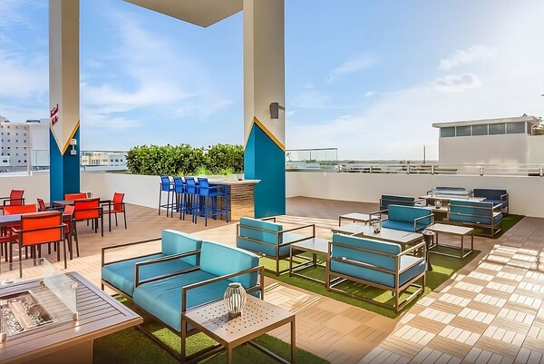 Your Private Luxury Escape! Rooftop Swimming Pool, Pets Allowed! - Miramar, FL