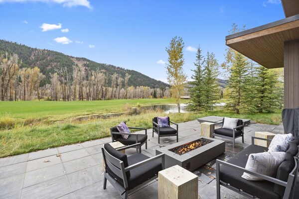 Beautiful 4 Bedroom Fairway Lodge With Club Access - Wyoming