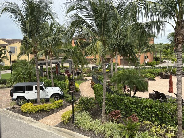 Luxury Townhome -  Coveted Paseo Resort - Semiprivate Pool/spa/15min To Airport - Fort Myers, FL