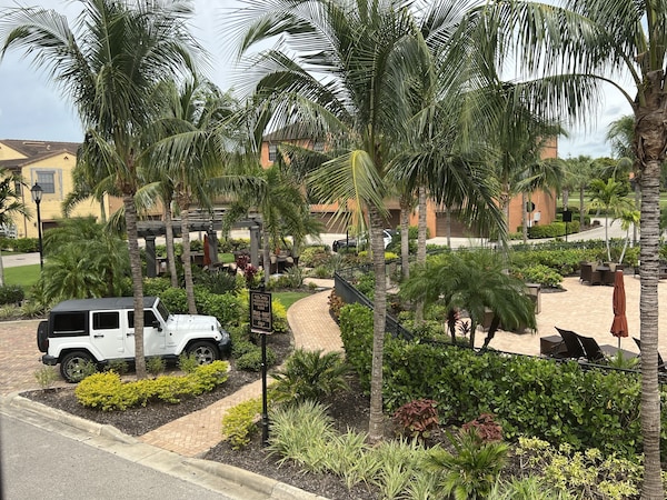 Luxury Townhome - Coveted Paseo Resort - Semiprivate Pool/spa/15min To Airport - Fort Myers