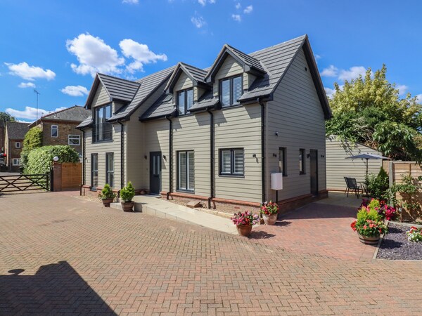 Wellington Cottage, Family Friendly, With A Garden In Littleport - Cambridgeshire
