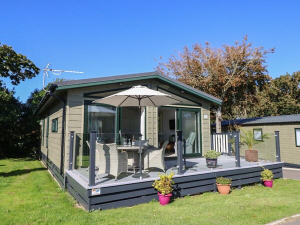 Seahorse Lodge, Family Friendly, With Pool In Downton, Hampshire - Lymington