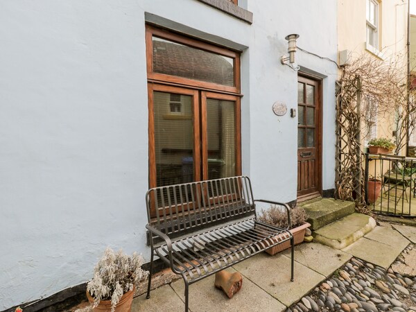Stonegarth, Pet Friendly, Character Holiday Cottage In Staithes - 
