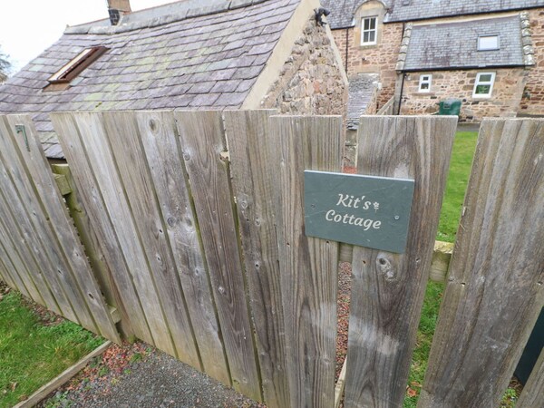 Kits Cottage, Pet Friendly, With Open Fire In Belford - Bamburgh