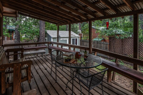 Knott Inn | Cozy Cabin + Wooded Views & Close To Town! - Ruidoso, NM