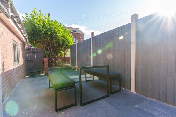 Modern 2 Bed Apt In Leeds With On Street Parking - リーズ