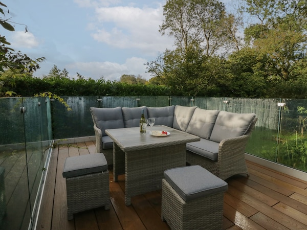Bay Tree Lodge, Pet Friendly, With Open Fire In Cartmel - Cartmel