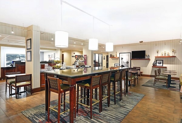 Minutes To Athens-ben Epps Airport! Free Parking, Pets Allowed, Pool Onsite! - Athens, GA