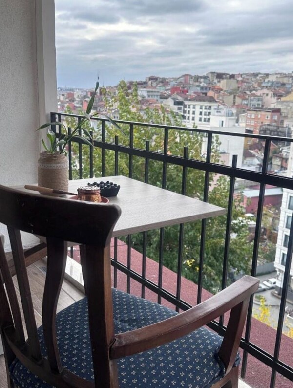 Nice And Cozy Hotel. Quite Rooms. Close To Taksim Square.very Good Breakfast. - Beylerbeyi