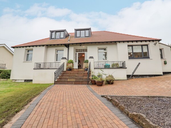 Pine Lodge, Pet Friendly, With Hot Tub In Colwyn Bay - Colwyn Bay