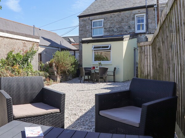 Dragonfly Cottage, Pet Friendly, With A Garden In St Stephen - Tregony