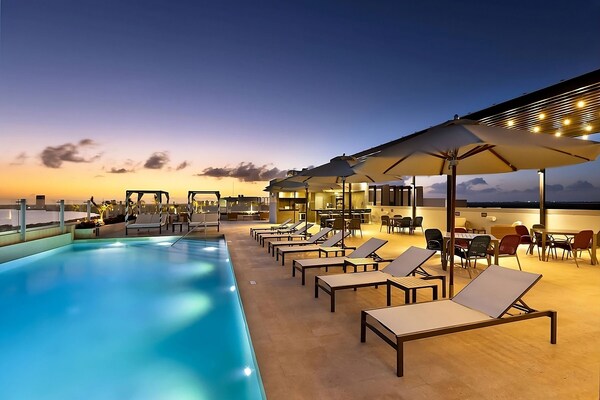 Ideal Mix Of Comfort And Value! 2 Convenient Units, Free Breakfast & Parking - Cancun Airport (CUN)