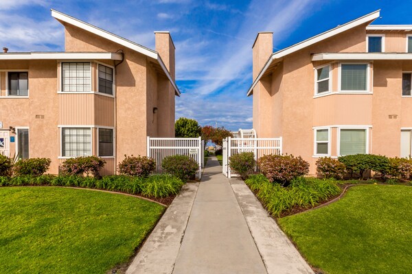 Ensuring A Very Comfortable & Memorable Stay! Kitchen, Parking Onsite! - Port Hueneme, CA