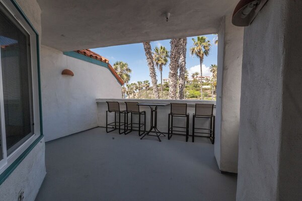 Prime Location! Fully Equipped Kitchen, Parking Onsite! - San Clemente, CA