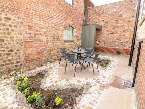 Through The Looking Glass, Pet Friendly, With A Garden In Ripon - Thirsk