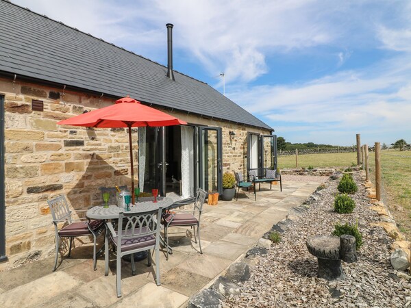 The Cottage, With Open Fire In Stone Edge - Chesterfield