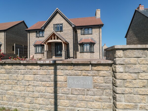 Homeland, Family Friendly, With A Garden In Somerton - Devon