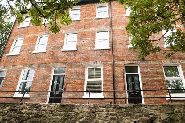 Folkestone Townhouse Sleeps 6 With Parking - Folkestone