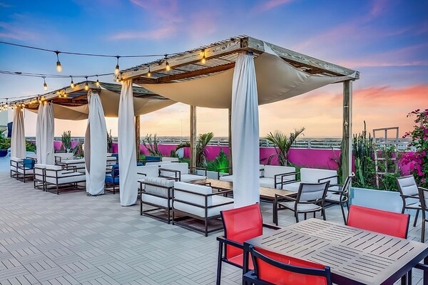 Relax And Recharge In Miami! Rooftop Pool, Pet-friendly Property! - Aventura, FL