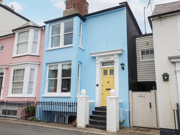 Astondene, East Cliff, Family Friendly, With Open Fire In Southwold - Southwold