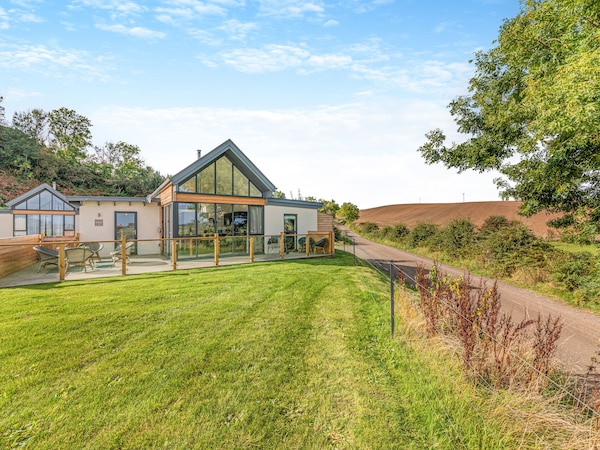 Shearwater Lodge, Pet Friendly, Luxury Holiday Cottage In Bamburgh - Bamburgh