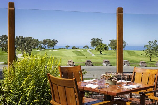 La Jolla Escape! 2 Spacious Units With Balcony, Outdoor Pool, Pet-friendly! - Del Mar, CA