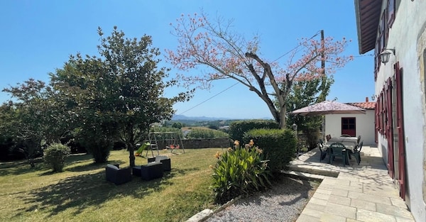 Homerez - Comfortable House In Bardos With Mountain View - Peyrehorade
