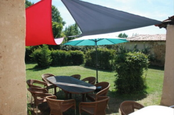 Homerez - Spacious House In Queyssac With Garden - Bergerac