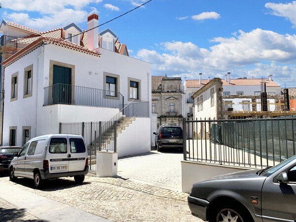 Homerez - House In Castelo Branco, Balcony And Parking. - Castelo Branco