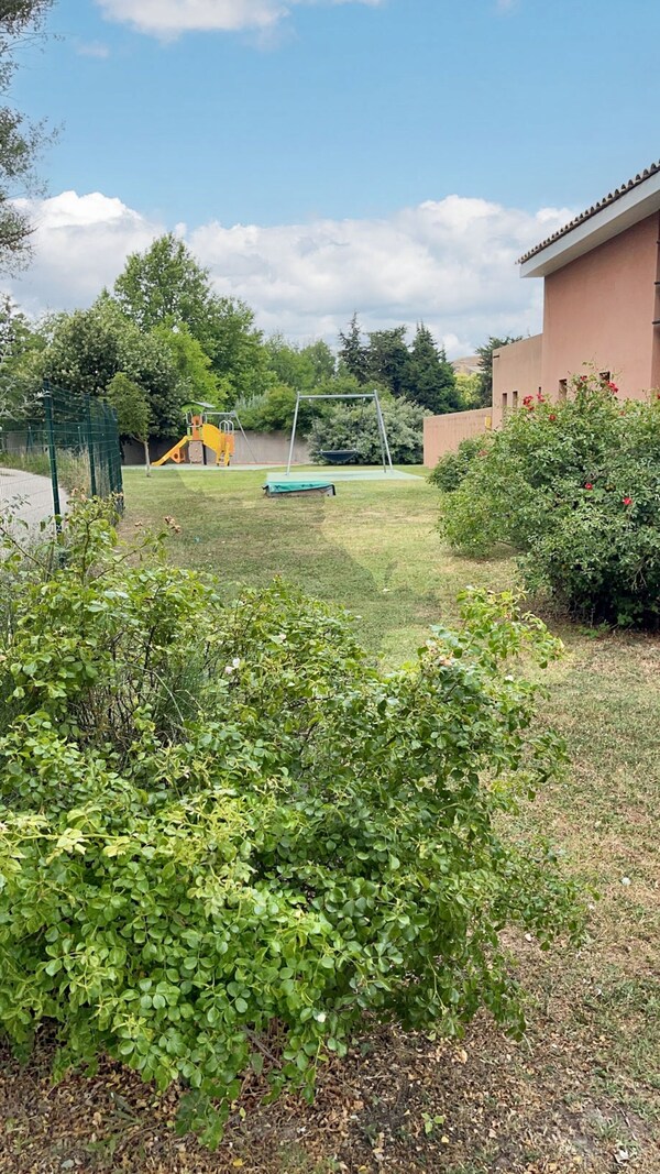 Homerez - Maison Confortable St-saturnin, Piscine - Monteux