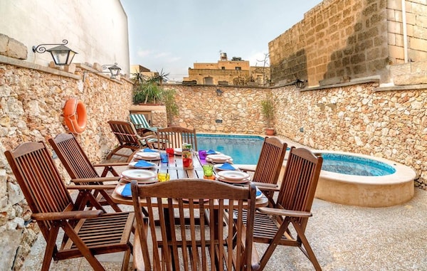 Homerez - Villa In In-nadur With Pool. - Malta