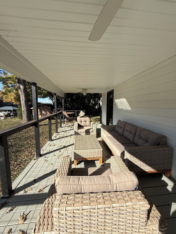 Waterfront Renovated 3 Bdrm Quiet Safe Area Pet Friendly Restaurants Shops Near - Davidson, NC