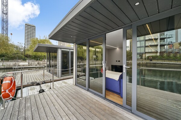 Lovely Water Lodge In London - Sleeps 6 - London, UK