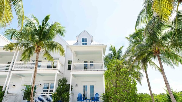 Short Drive From Historic Old Town Key West! Beachfront Hotel, 4 Pools, Parking! - Key West, FL